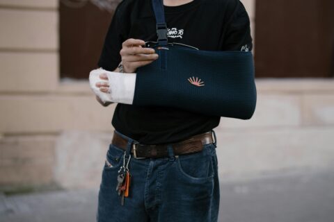 Knee Injuries & Casts Guide - Types, Care & Tips